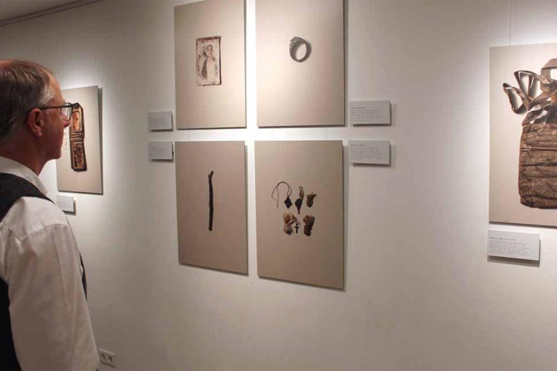 Vernissage "Von ganz unten. Die letzten Dinge." - Erinnerungsort BADEHAUS